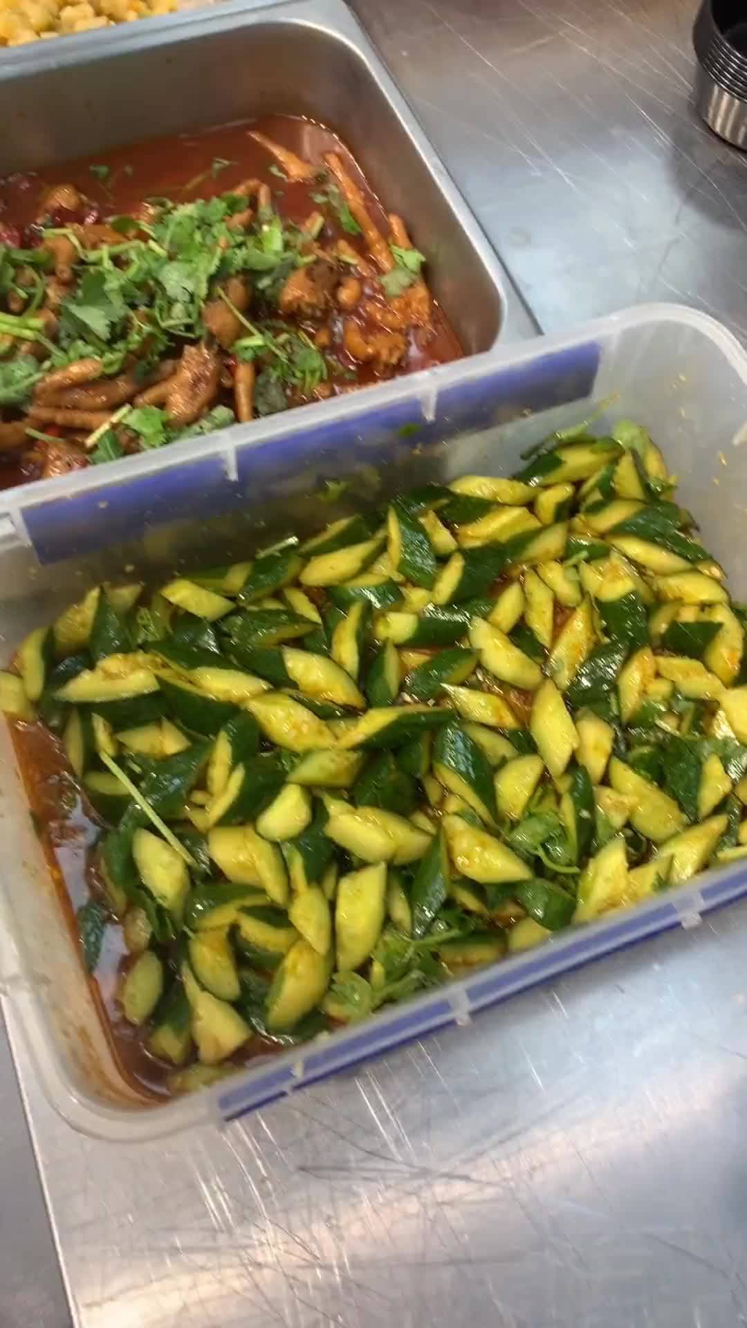 给大家看一下我们公司的食堂