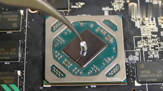 把电脑显卡的散热器拆掉后温度会有多高?电脑GPU熔化焊锡丝是秒.