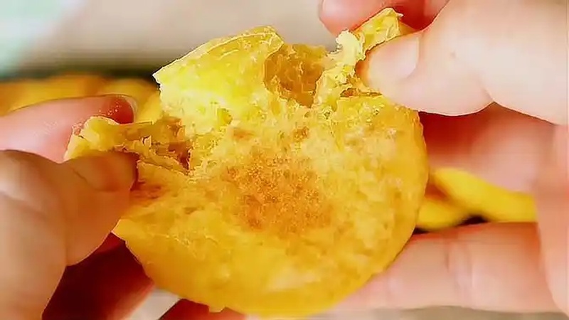 适合一岁以上宝宝吃的辅食南瓜饼,外焦里嫩松软可口,少油有营养