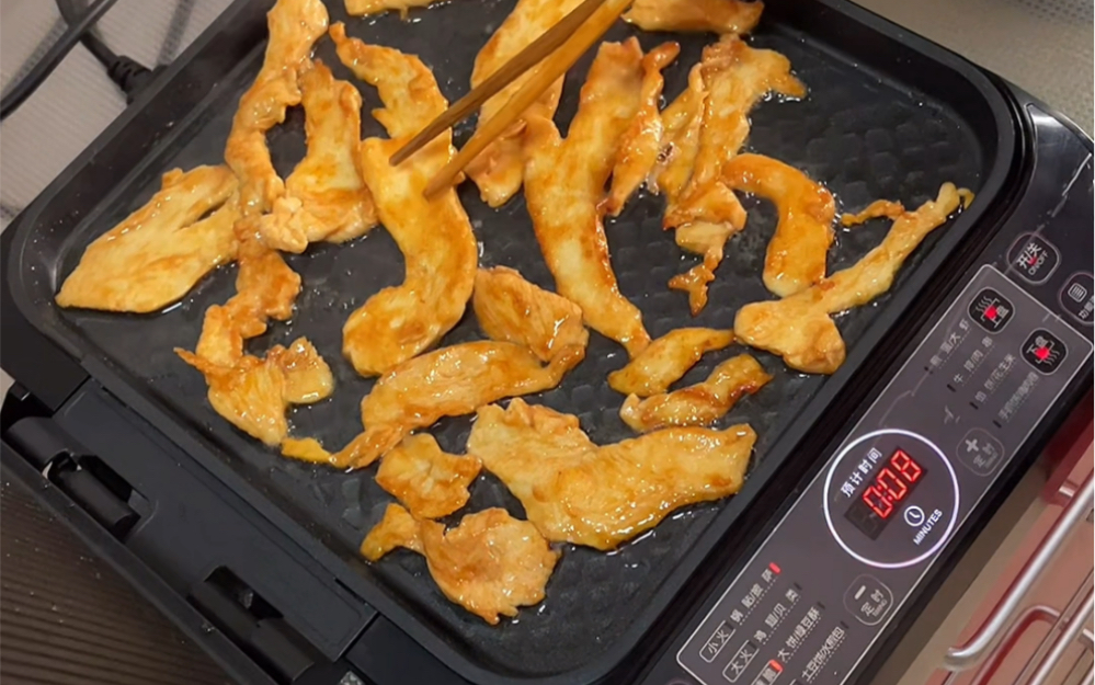 【沉浸式吃夜宵】第三十三天:电饼铛硬核零食奥尔良鸡胸肉干 空气...