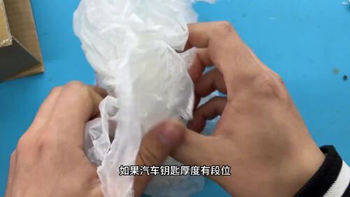 马自达卡片汽车钥匙泡水无法使用了怎么办?按遥控器指示灯也不闪