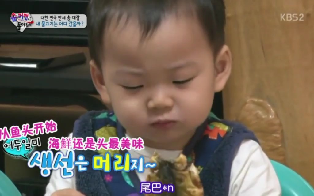 被三胞胎民咕萌翻了,对小阔爱们毫无抵抗力,全程姨母笑。