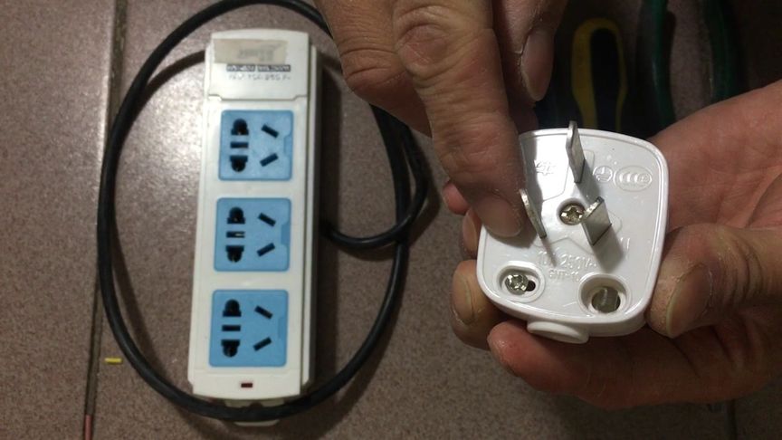 公牛三孔插头,无线排插电接线方法,全程视频,一看就会