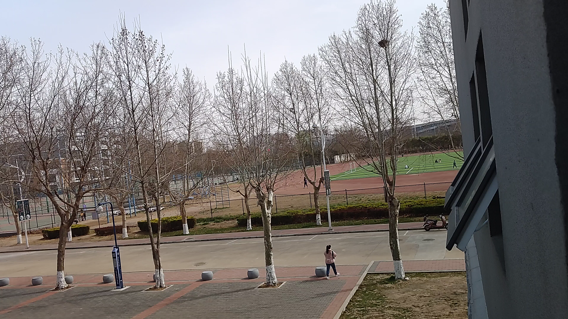 焦作师专现在真不错。带大家看看新校区新操场与新教学楼,记得看...