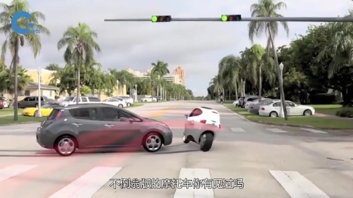 “不倒翁”版摩托车怎么撞也撞不倒它它的原理是什么?