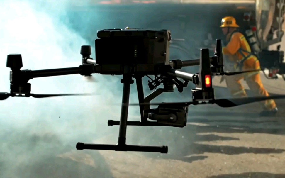 大疆DJI M300 RTK变焦追踪,55分钟续航7级抗风15传图行业无人机
