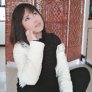 洒脱的蓝天姐 