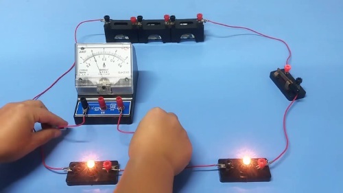 电路分析时电流表相当于导线电压表相当于断路!