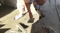 农村自建房楼梯基础结构,实拍房屋楼梯混凝土浇筑,工人太智慧了