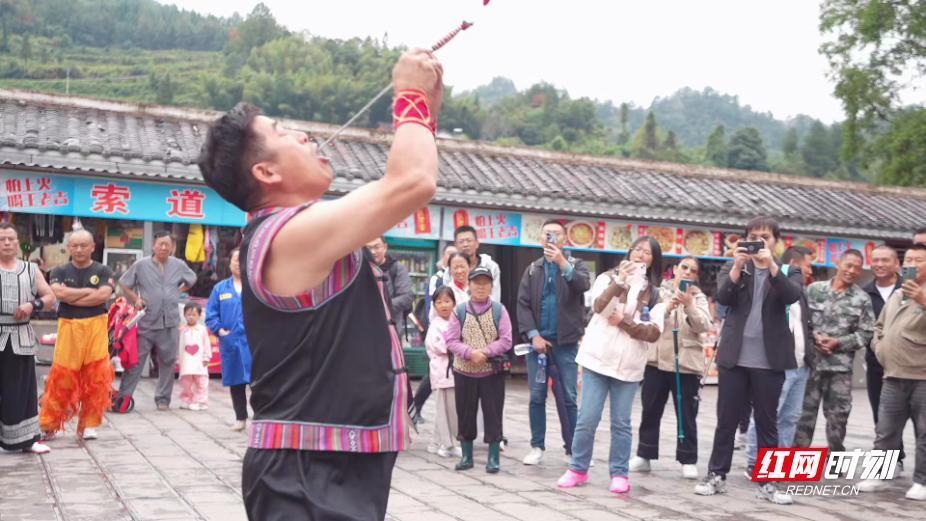 张家界:绝美山水与非遗民俗点亮国庆假期