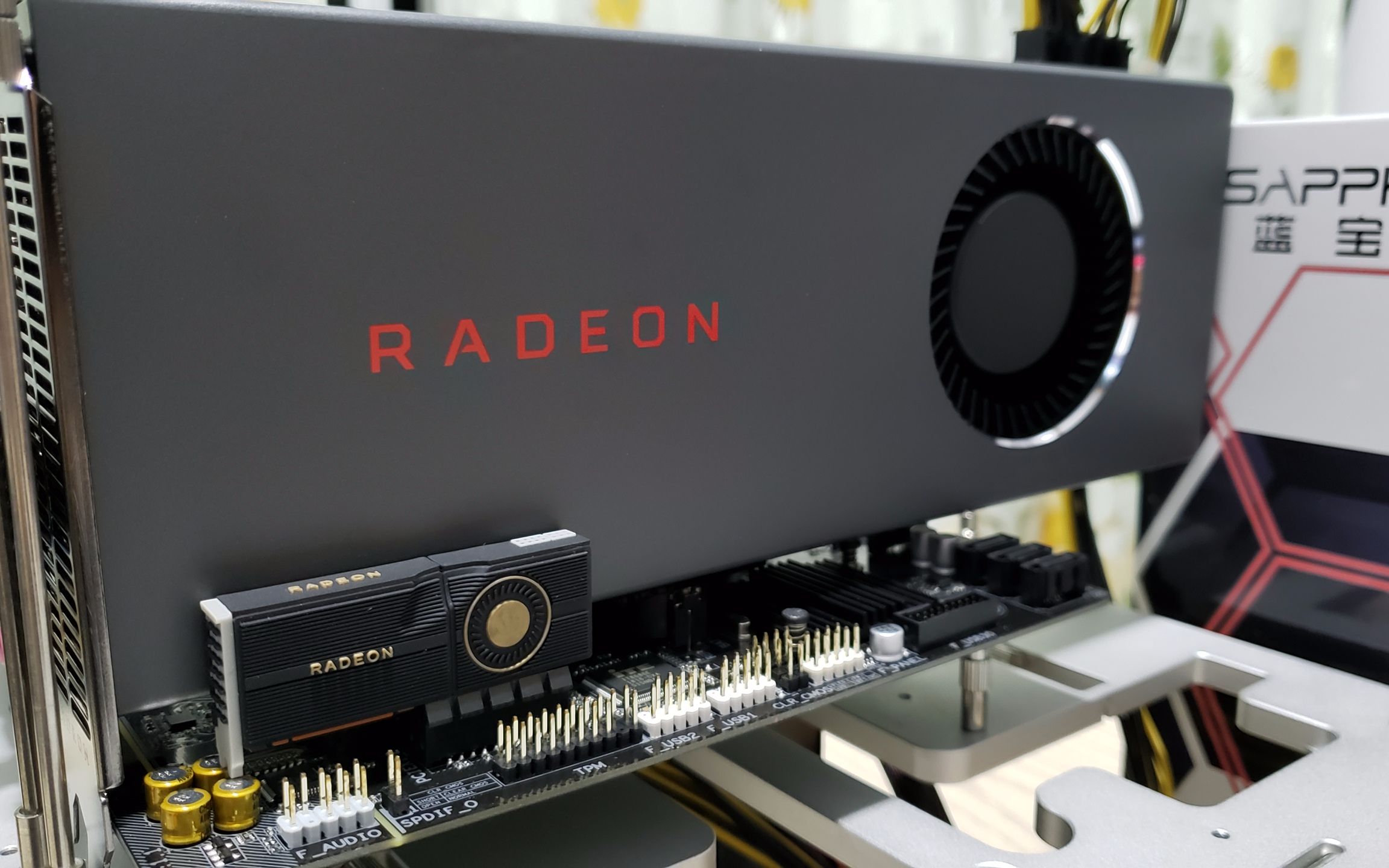 AMD新平台省钱之道R5 3600搭配最低端的A320主板测试RX5700显卡...