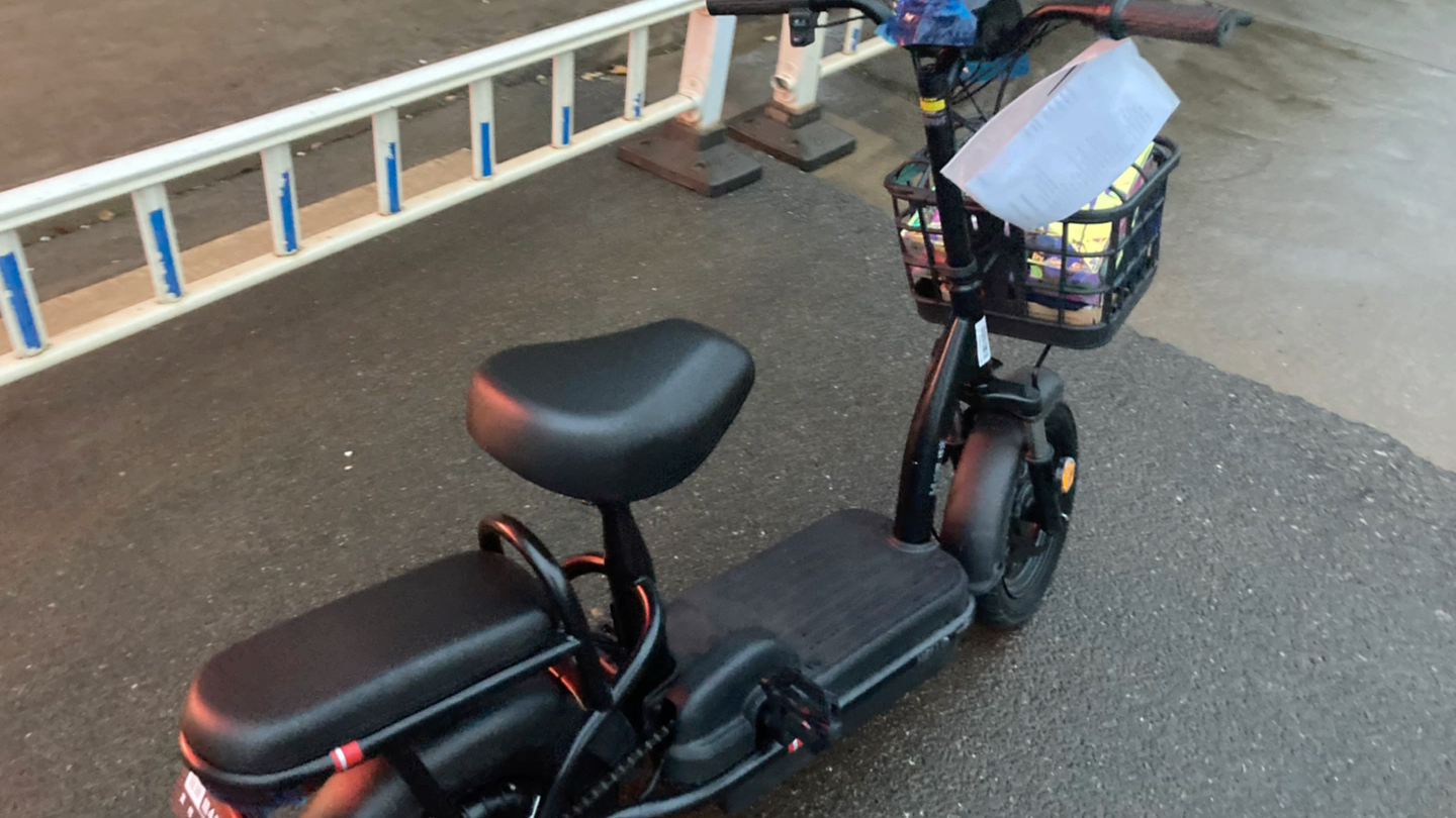 新买的电瓶车到啦,还是选择了哈啰棒途