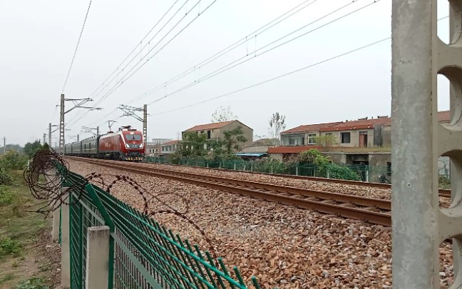 【中国铁路】郑局郑段 HXD1D 0676牵引返K282次列车通过砀山南关...