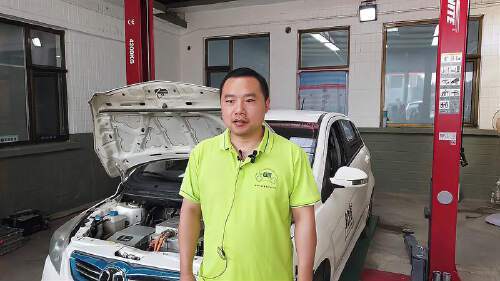 燃油车维修老师傅的危机:不学新能源修车,五年后将被淘汰?