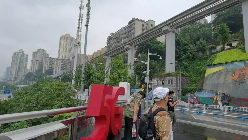 重庆李子坝单轨穿楼轻轨