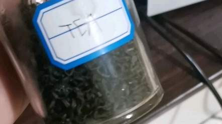 化学老师:实验室禁止吃东西!嗯,真香。