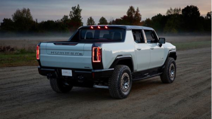 硬派SUV变“电马”!售价高达75万元的悍马EV终极能力,革命性性能。