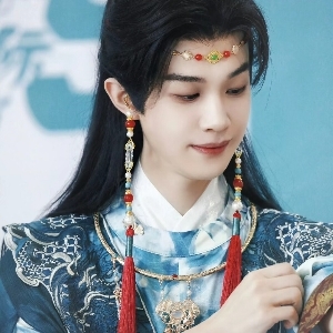 超爱吃的小团子 