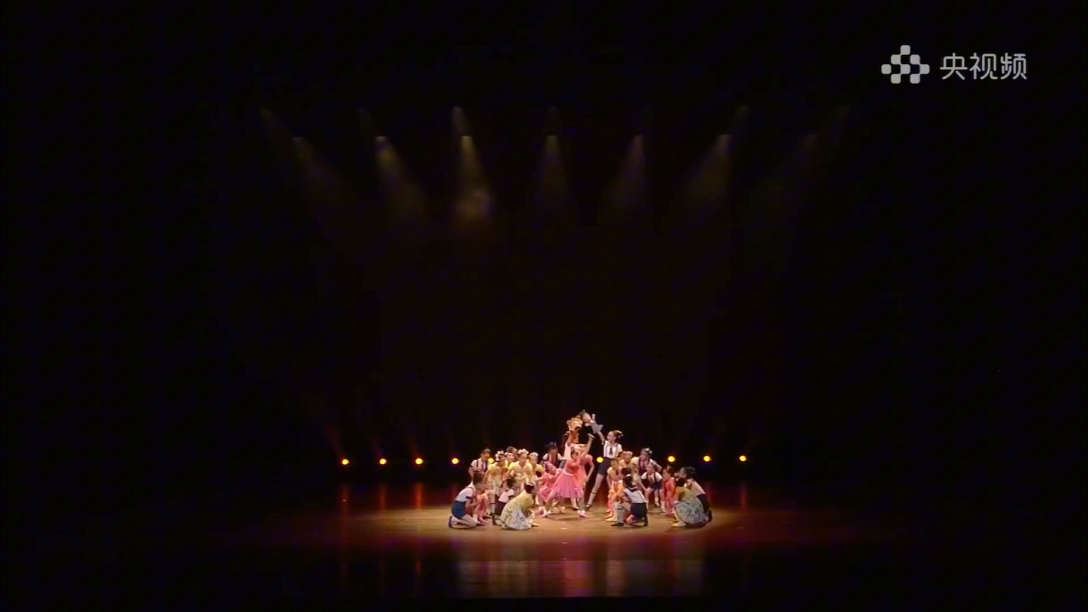 第十二届全国小荷风采少儿舞蹈展演作品《上街里啦!》