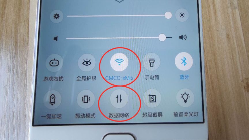 手机连接wifi时，要打开移动数据吗？懂的人不多，白花很多电话费