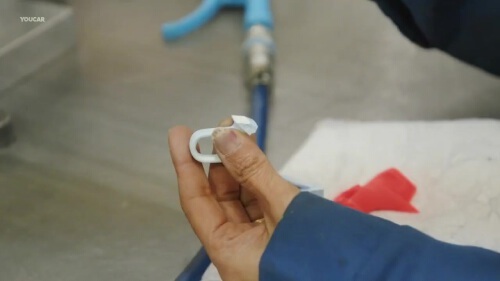 从蜡模到装车的宾利立标制作过程