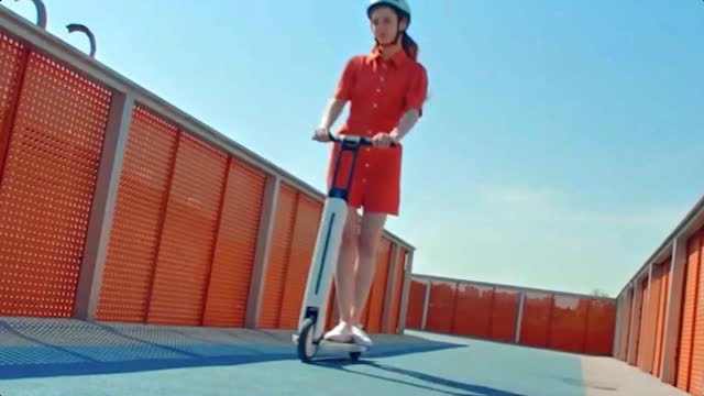 未来感十足的电动滑板车,1秒折叠超轻便携