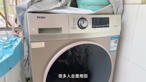 洗衣机要经常清理,把“排污口”打开,脏东西异味才能清理干净!