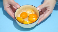 金桔不要直接吃, 把它和冰糖放在一起, 作用很厉害, 知道的都说好