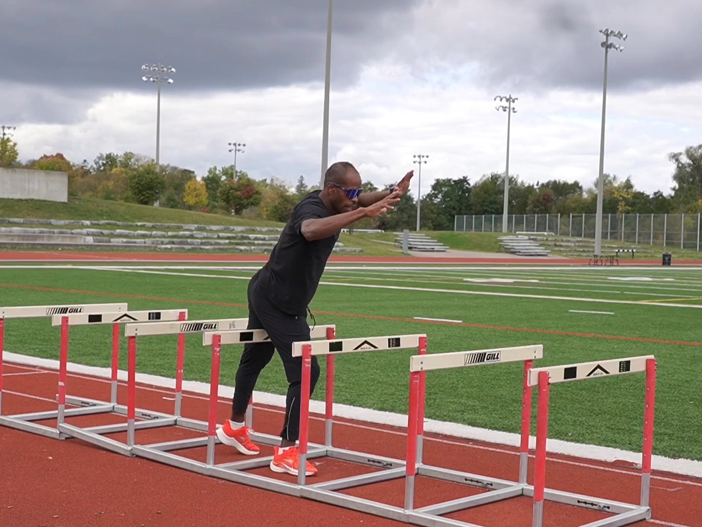 针对跑步项目的10个最好的栏架练习方法