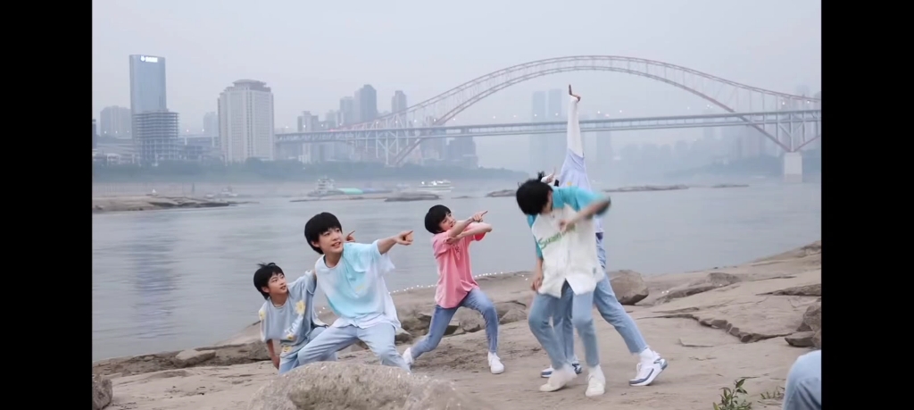 【TF家族】——嘉陵江边的演唱会 舞蹈Levitating