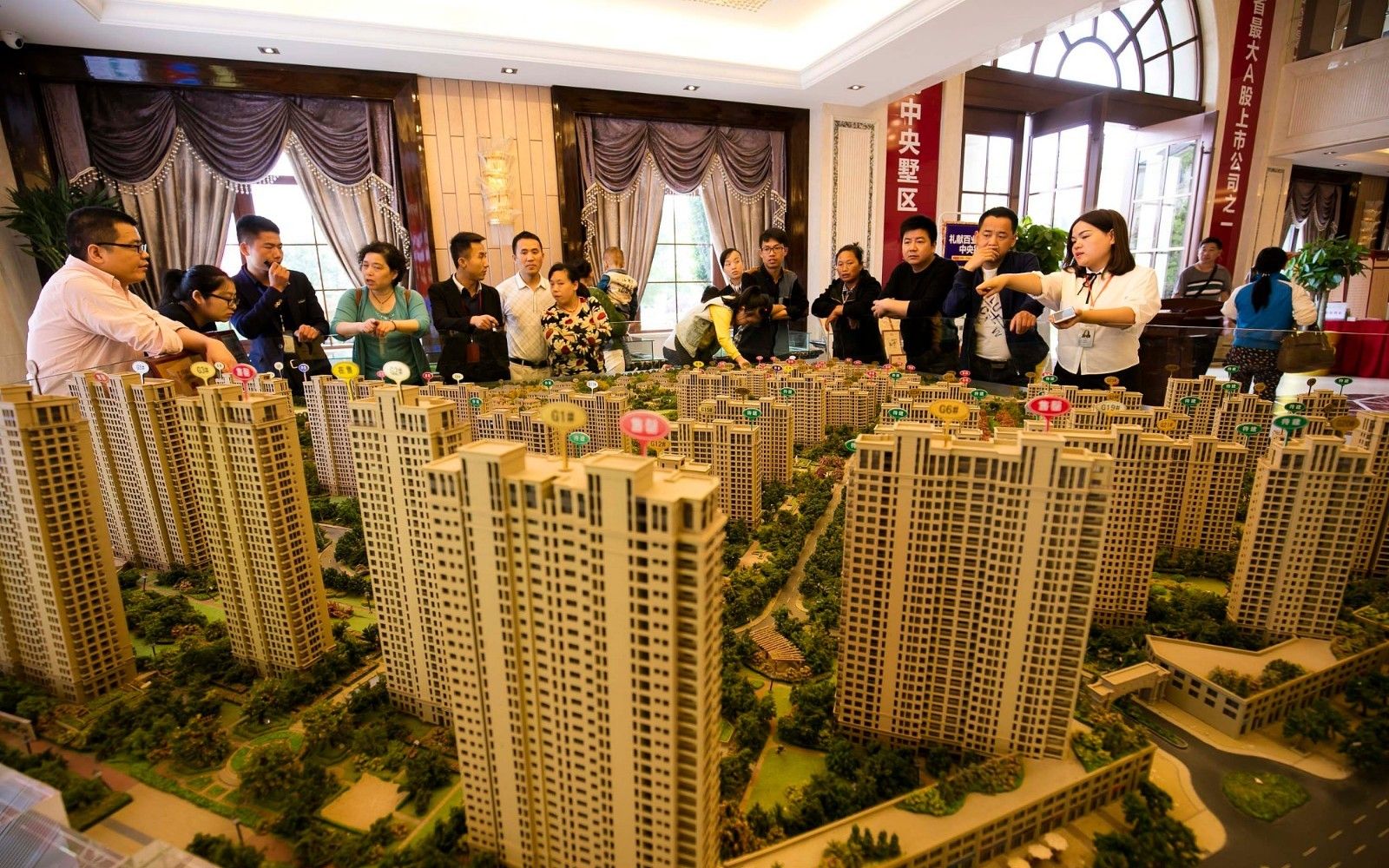 为什么售楼处说房子售罄,房管局查却还有200多套?内行人:套路