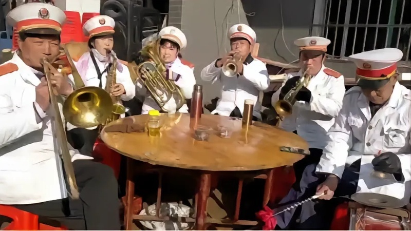 铜管乐器合奏《妈妈的吻》