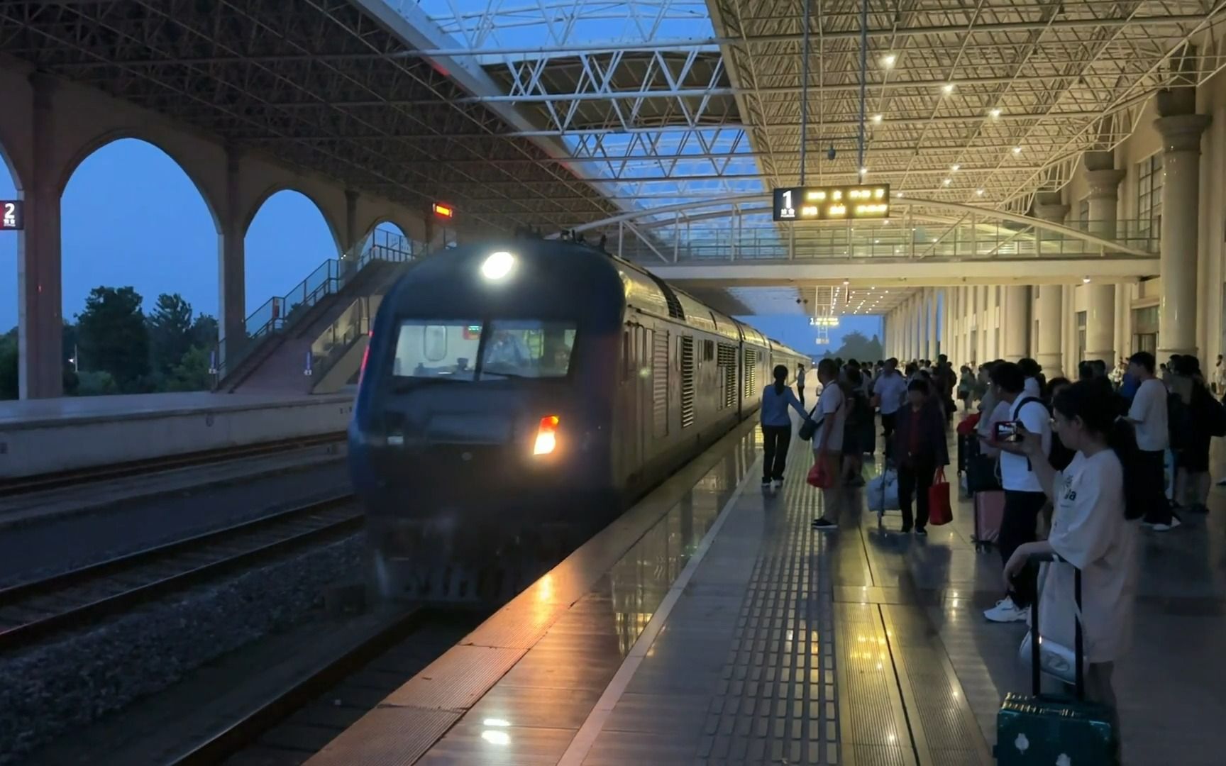 【新长线】K418次列车进入淮安站