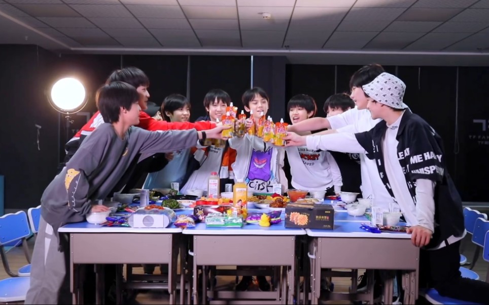 【TF家族】【TF家族三代】前方超级好哭!三代弟弟的泪点预定,太快了,...