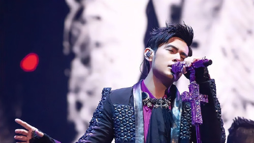 周杰伦南宁演唱会万人合唱!网友泪目:青春DNA动了!