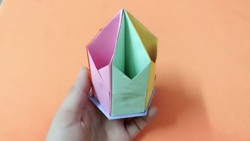 手把手教你折实用的笔筒,步骤简单,小朋友都学得会!