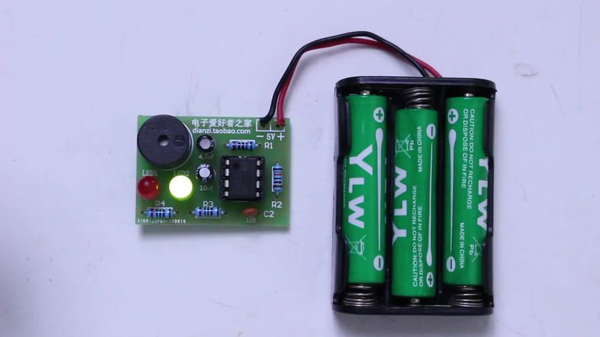 NE555多谐振荡器套件,两个灯交替闪烁,伴随嘀嗒声