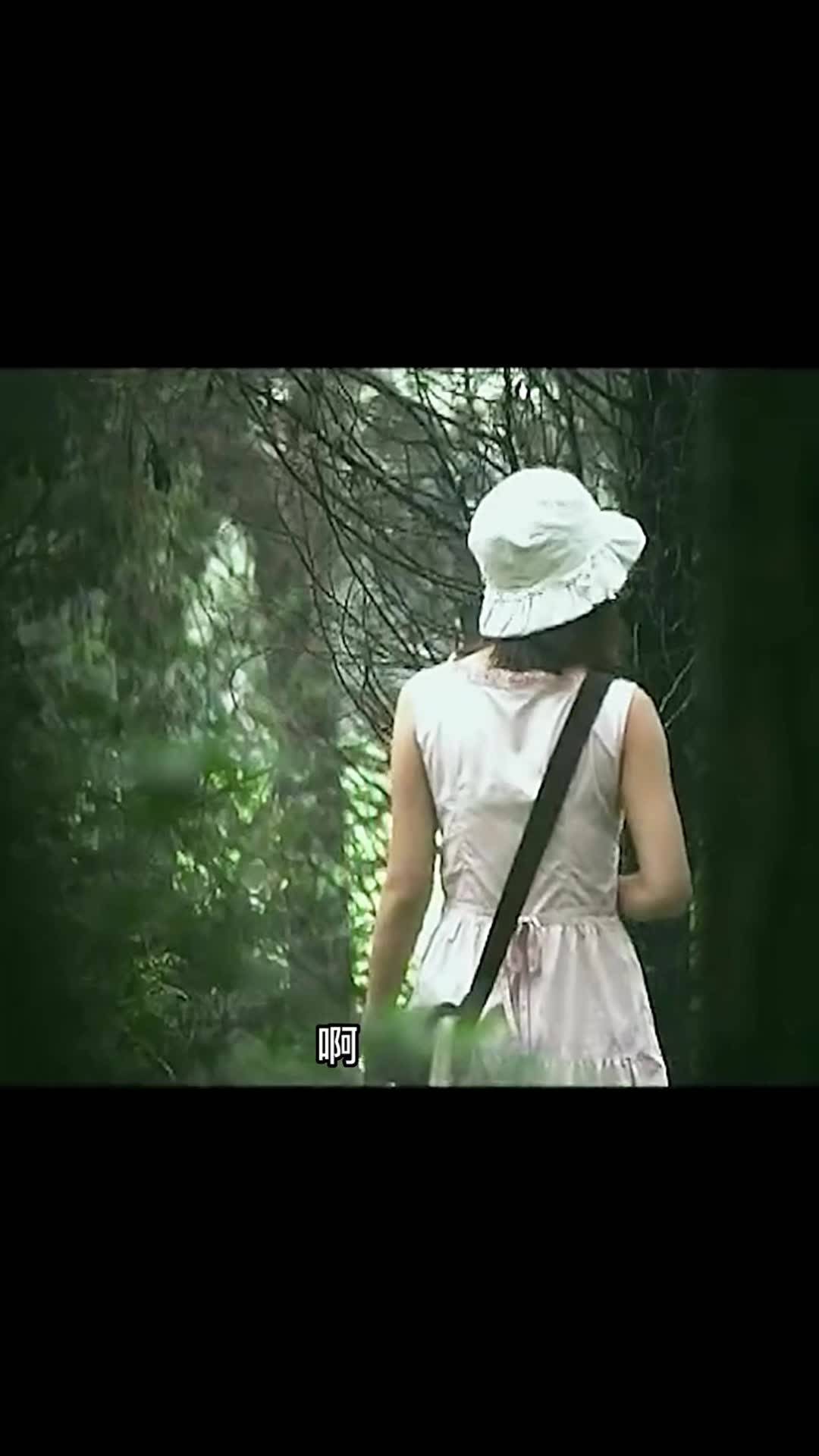摄影师给美女拍照,竟然目睹一场交通事故