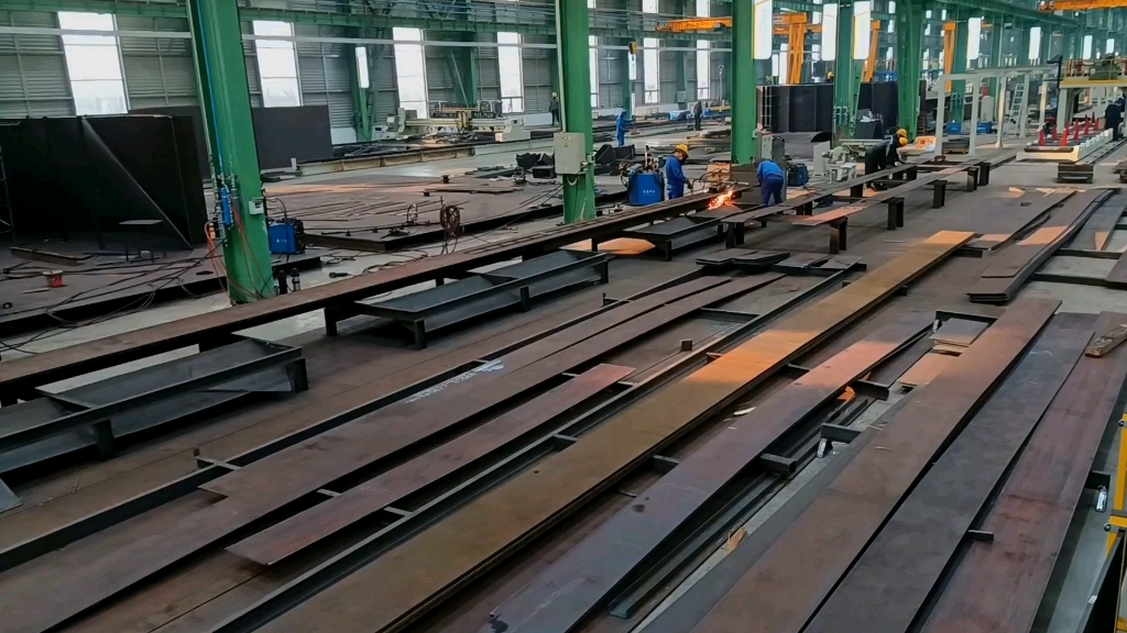 箱型梁柱高效能生产线切割、打坡口、衬条点焊、组立、手工焊接隔板...