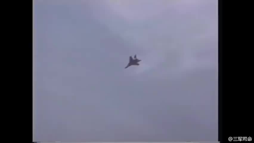 1993年的飞行表演事故,两架米格战机空中相撞,飞行跳伞逃生