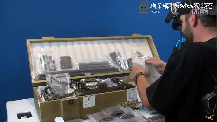 模型——老外省吃俭用买了中国制造的精品太拖拉8X8军卡模型