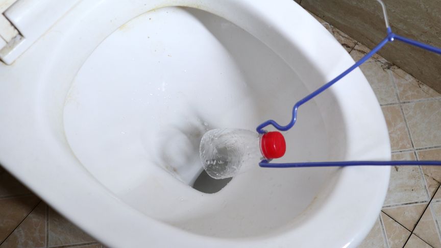 马桶堵住千百次,我只用一个方法,三分钟彻底疏通马桶不花钱