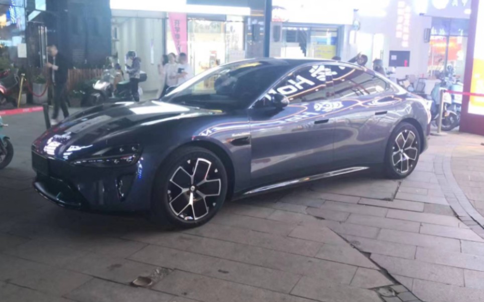 芜湖街头偶遇创始版小米SU7