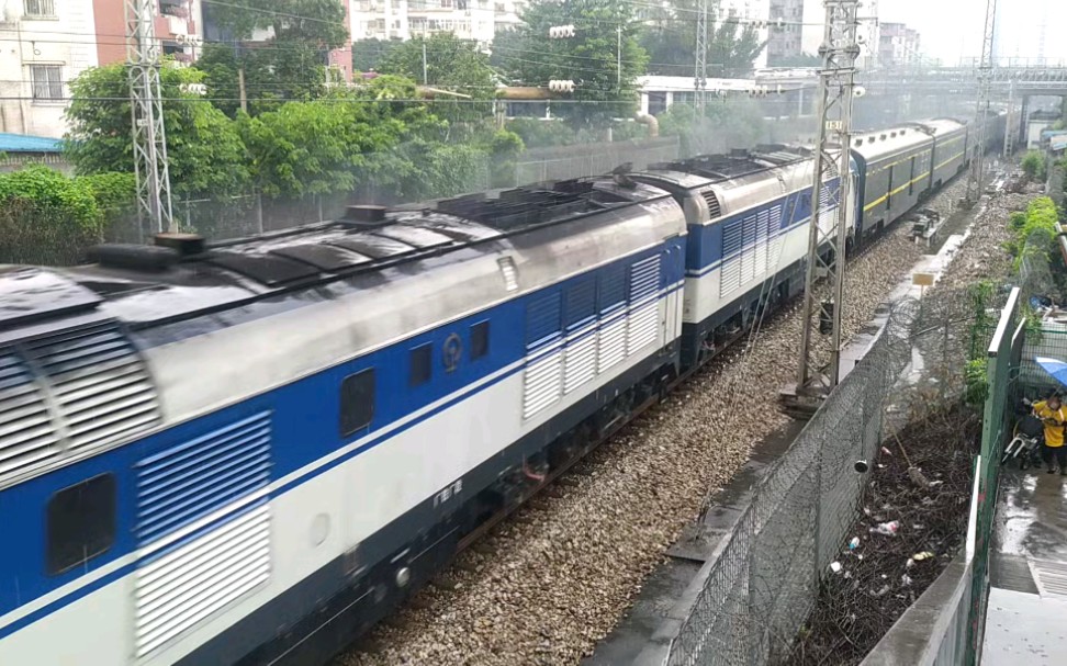 2020年8月29日,Z201次(北京西站—三亚站)本务中国铁路广州局集团...