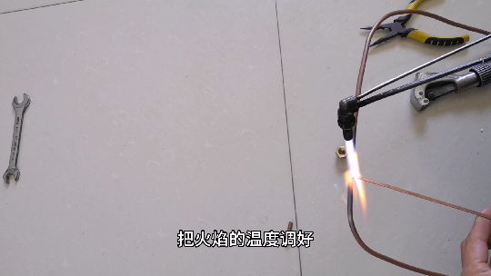 空调铜管怎么加长,冰箱冰柜铜管是怎么焊接的,看看这个就知道了