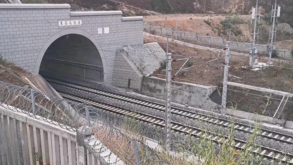 由3D 0123牵引的Z372次列车