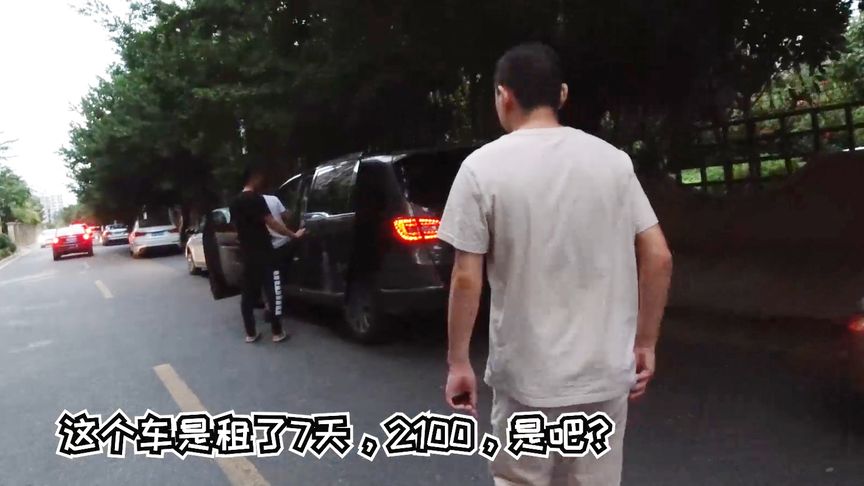 朋友来三亚旅游,李小宁从网上租车出行,别克7座7天2800,贵吗?