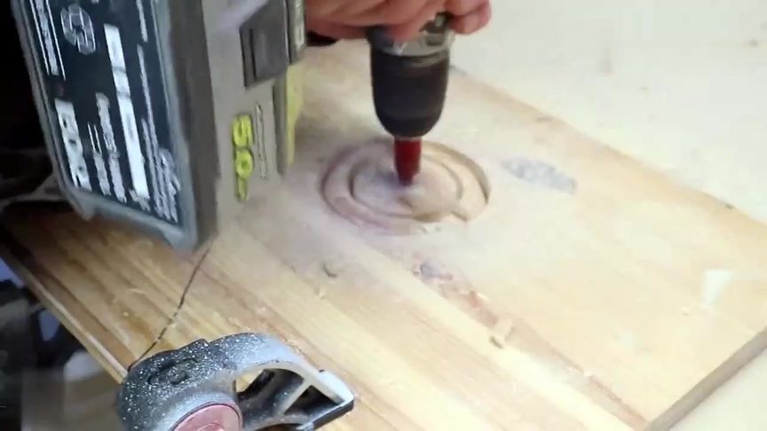 一块钢板就可以做木工开孔器了?木板打洞真超级方便