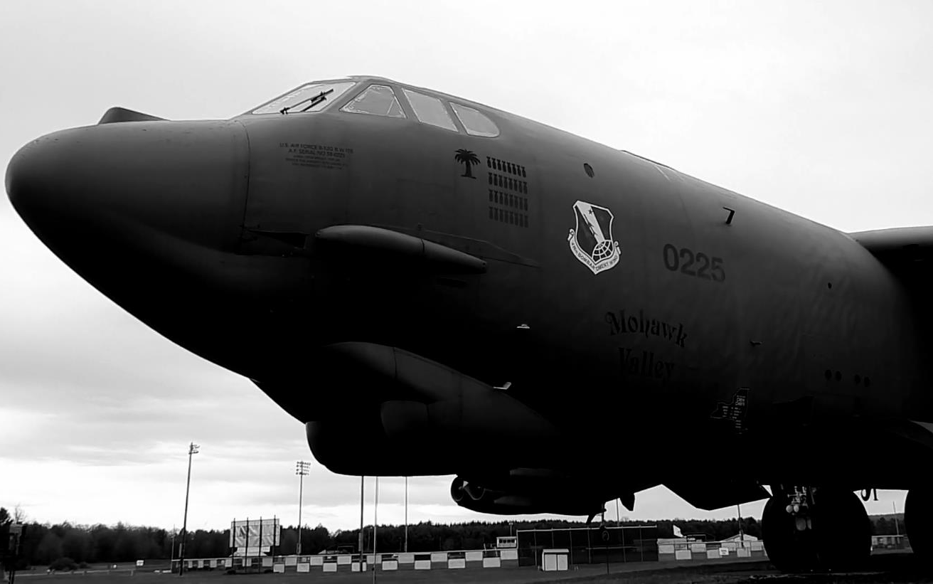 【首飞70周年】高龄战略轰炸机 - B-52G"同温层堡垒"(此机来自美国...
