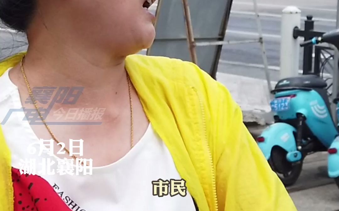 【共享单车头盔成摆设,交警当场质问共享单车运营人员:"这么脏的头盔...